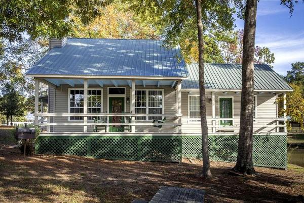 Romantic Luxury Cabin With Jacuzzi Whirlpool & Pond View Near Zwolle, Louisiana - Louisiana