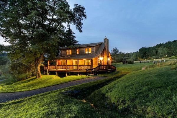Cozy Dog-friendly Retreat With Deck, Fire Pit & Starry Nights In Bloomville, New York - Davenport, NY