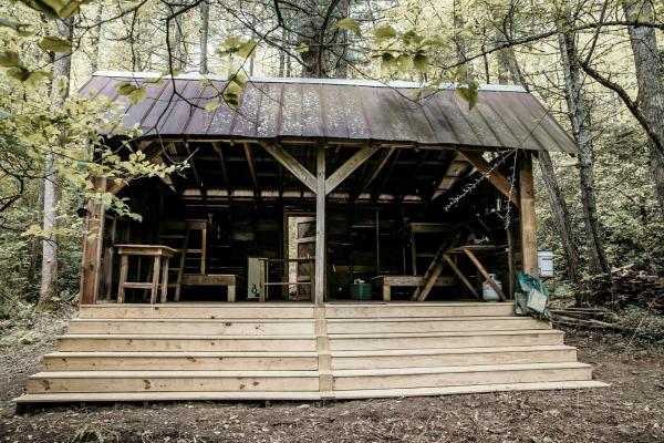 Secluded Woodland Cabin Near Waterfalls And Forest Trails In Zirconia, North Carolina - North Carolina