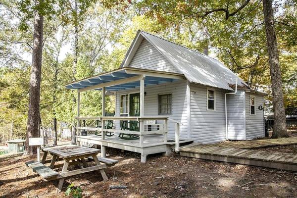 Charming Lakeside Cabin With Private Pond Access Near Zwolle, Louisiana - Louisiana