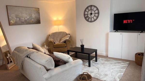 Grove Cottage 2 Bed Home - Sleeps 6 - Free Parking - Huddersfield