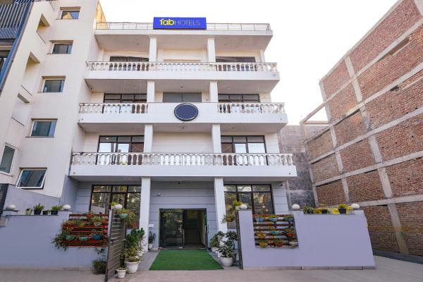 Fabhotel Sager Inn - Gurugram