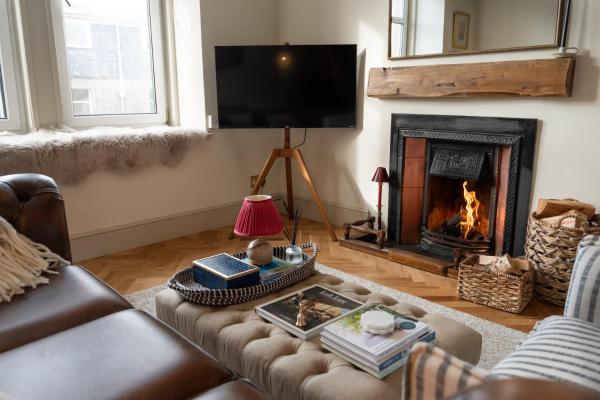 The Wee Alba - Luxury Central Pitlochry 2-bed Flat With Cosy Fire - Pitlochry