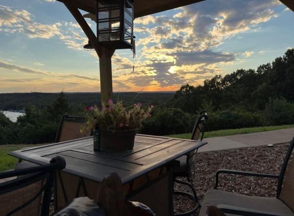 Sunset Ridge Private Patio Cliffside Lake Views - Lake Ozark, MO