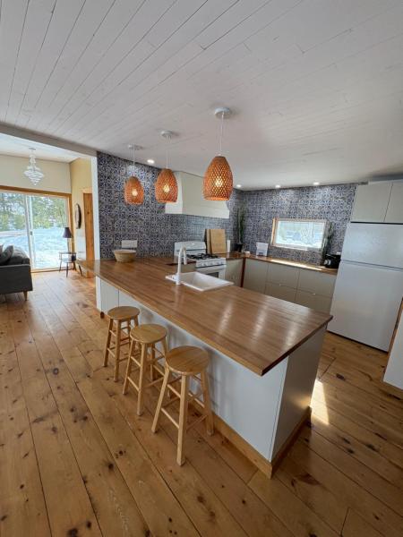 Chic Refuge Sur Le Bord De L'eau Et Des Sentiers Motoneiges! - Saguenay