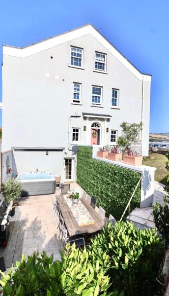 Spacious Sleeps 13 Plus , Beachfront Home In Shaldon - Teignmouth