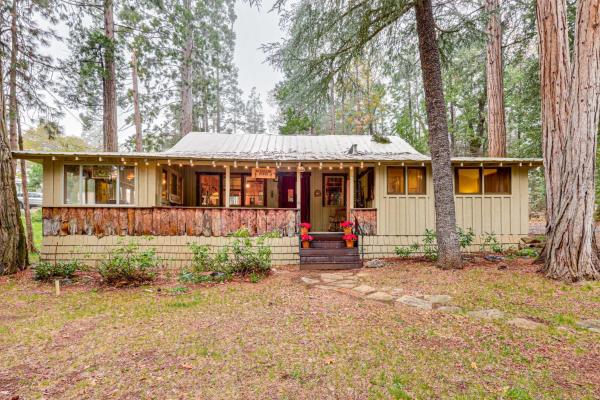Gateway To Sequoia Nat’l! Rustic Cabin W/ Patio - Camp Nelson, CA