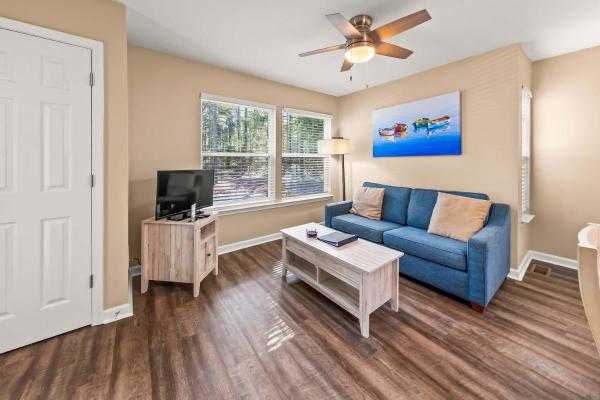Family-friendly Condo With Golf Views Pools And River Fun - New Bern, NC