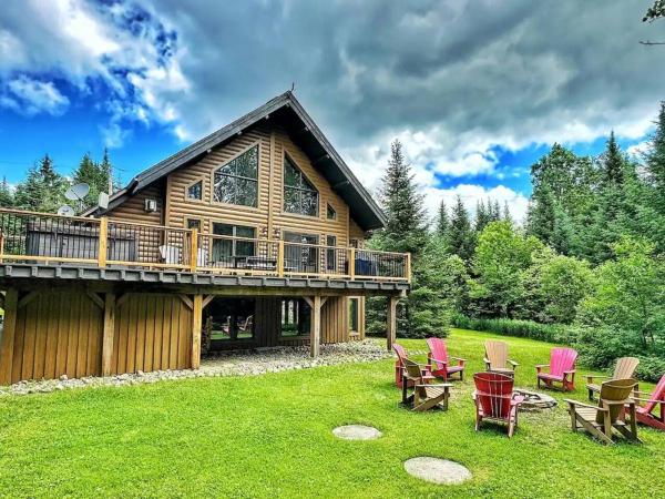 New Tremblant North Timber Lodge Retreat | Hot Tub - Laurentides