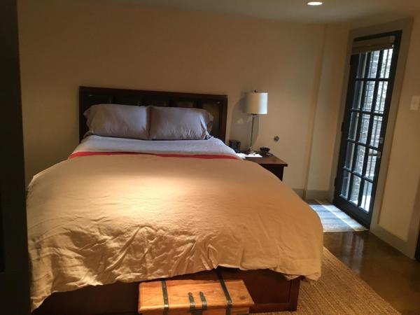 Modern 1br Apartment In Columbia Heights Great Location - Silver Spring, MD