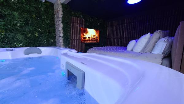Love Room Le Bain - Brignoles