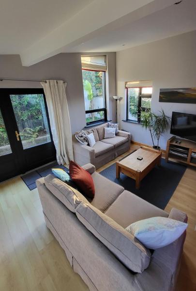 Bright Spacious Mews In Great Location - Dublin