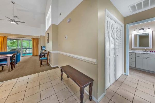 2 Bedroom Condo On Lake With Jacuzzi - New Bern, NC