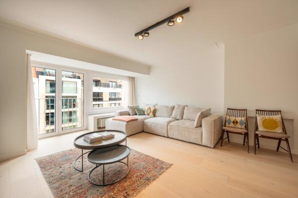 Stylish Central 2-bedroom Renovated Apartment - Bruges