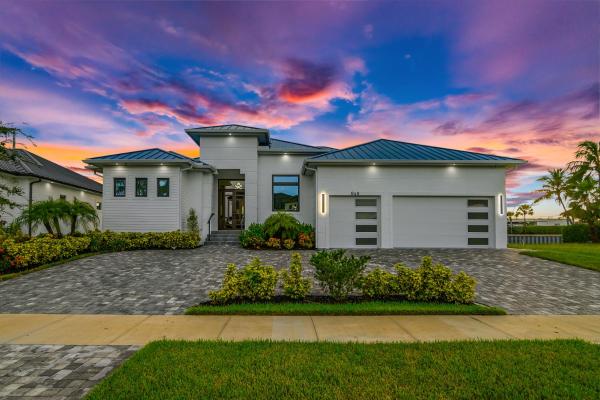 Marco Premium Escape Waterfront - Marco Island, FL
