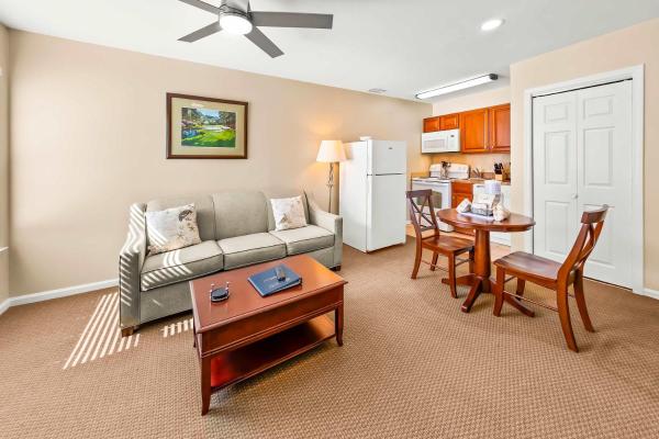 Golf & Pool Condo Family Friendly In New Bern - New Bern, NC