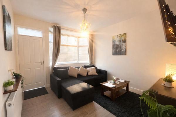 Perfect For Work Trips & Families, Spacious 2br, Wifi, Free Parking, Sleeps 5 - Coventry
