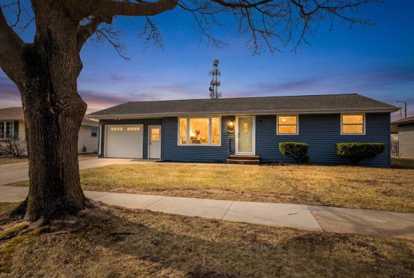 1 Block To Lambeau 3 Br Sleeps 6 Pet-friendly - Lambeau Field - Green Bay