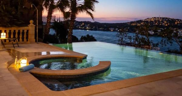 Villa Of Breathtaking Views Of The Southwest Coast - El Toro