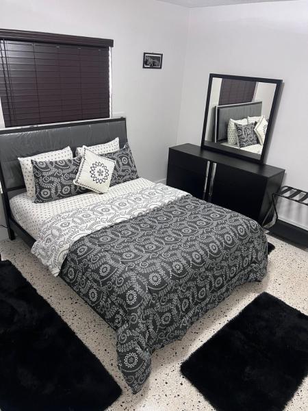 Stylish 1br W Free Parking, Near Wynwood & Dt - Hialeah, FL