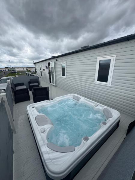 Golden Anchor - The Arlington - Coastal Caravan Breaks - Ingoldmells