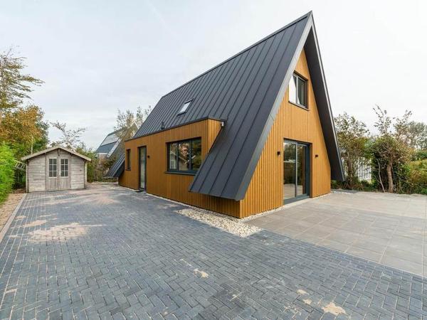 Seaside Holiday Home With Garden - Julianadorp