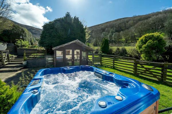 Dog-friendly 5-bedroom Retreat With Hot Tub - Pass The Keys - Shrewsbury