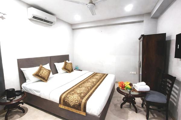 Hotel White Stone' Delhi Anand Vihar Railway Station - Ghaziabad