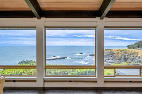 Oceanfront Dream Hideaway And Retreat - Gualala, CA