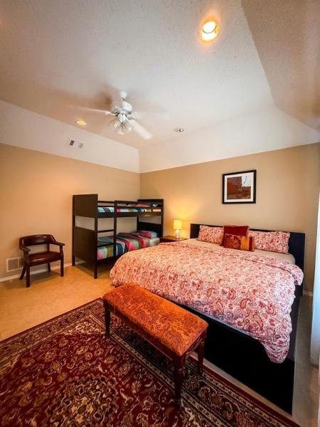 Fun Family Stay At Frisco Downtown - Frisco, TX