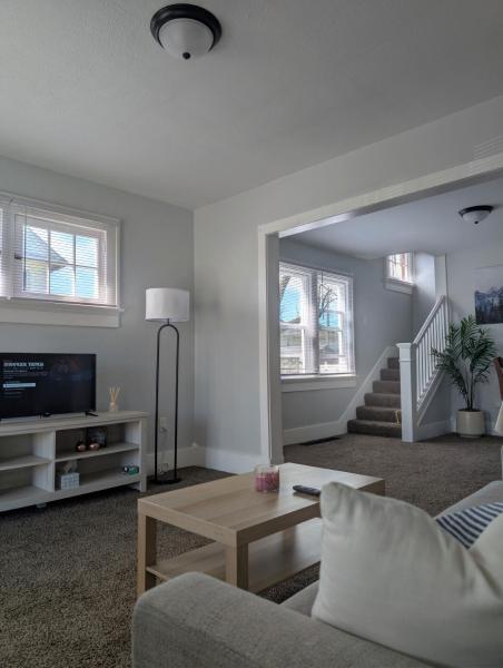 Modern Cozy, Free Parking, Near Downtown - Dayton, OH
