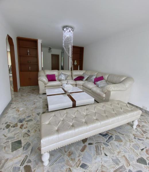 Spacious And Cozy Apartment - Cali