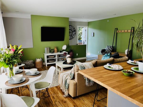 Modern Maple Flat - Coquitlam