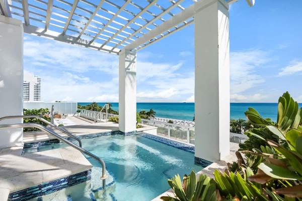 Fontainbleau Ocean View Terrace Spa Plus Private Pool - Miami Beach, FL