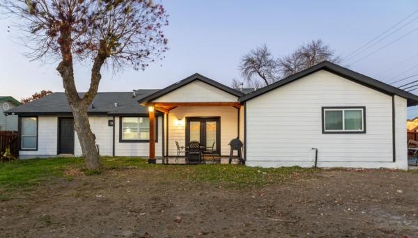 3br Home With Patio And Grill Sleeps 6 Comfortably - San Antonio