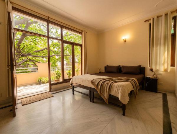 Spacious 5 Bhk Apartment In South Delhi - Delhi