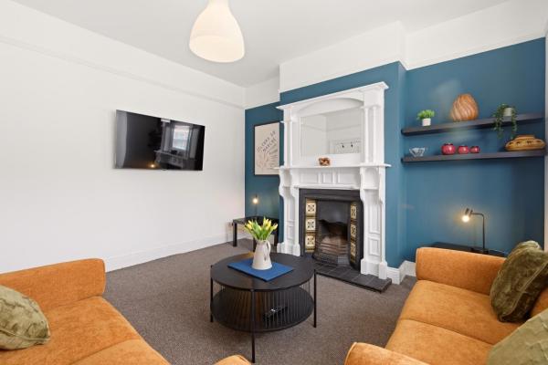 4br, Spacious With Free Parking - Coventry