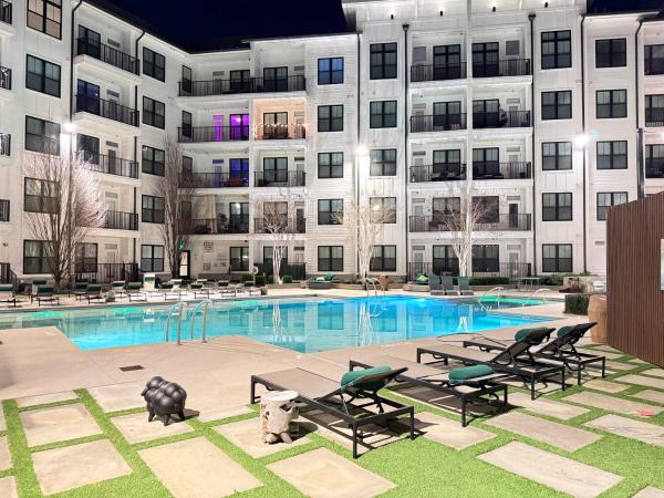 Modern Walkup Near Downtown Atl - Buckhead