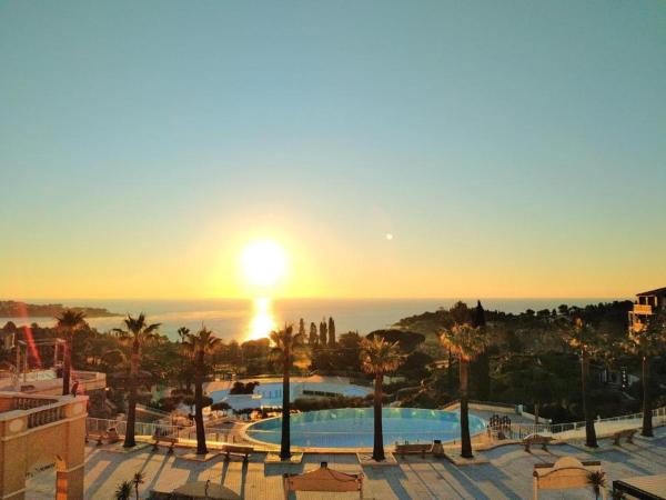 Magnifique Vue Sur La Méditerranée ! Votre Séjour D'exception Vous Attend - Agay