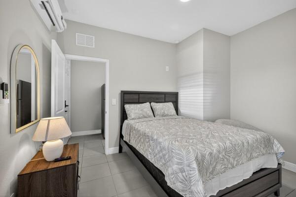 New Modern 1br - Near Busch Gardens & Downtown - Florida