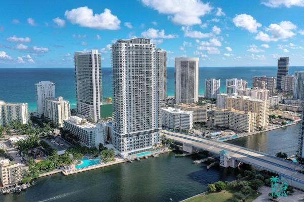 Luxury Apartments Oceanfront Hyde Beach - Hallandale Beach, FL