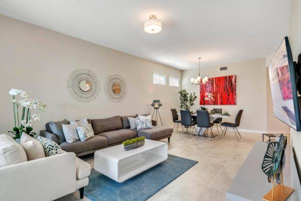 3 Bedroom 2 Bathroom Storey Lake 3171-308 Pc - Orlando, FL