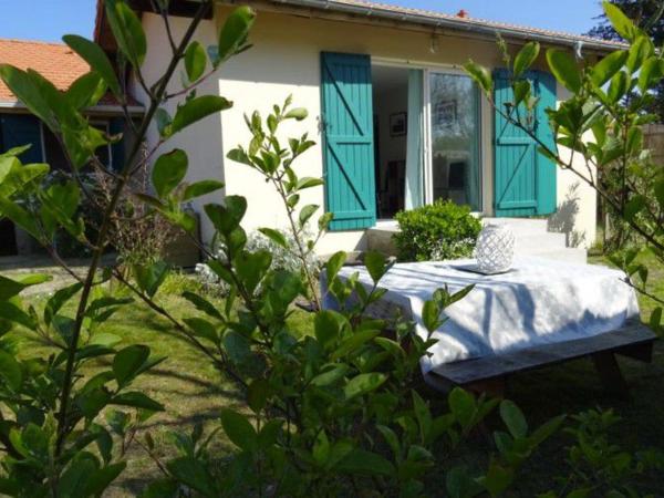 Gîte Spacieux Avec Terrasse Pour 4 Personnes à Saint-julien-en-born - Api-1-52-566 - Saint-Julien-en-Born