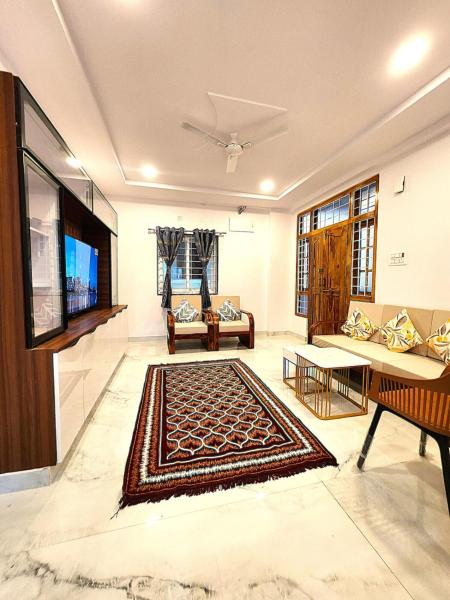 New Luxury Spacious 2bhk Close To Main Road - Telangana