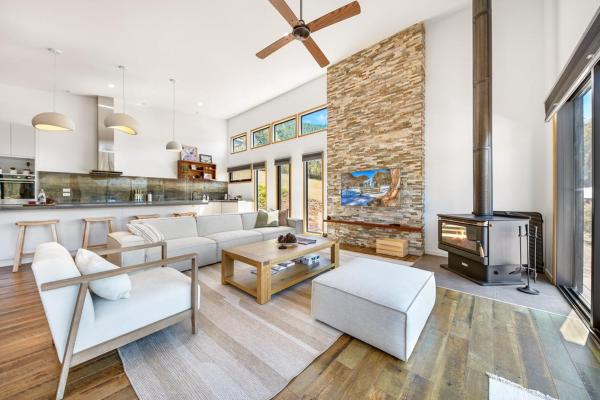 Bright Vista With Studio - Bright