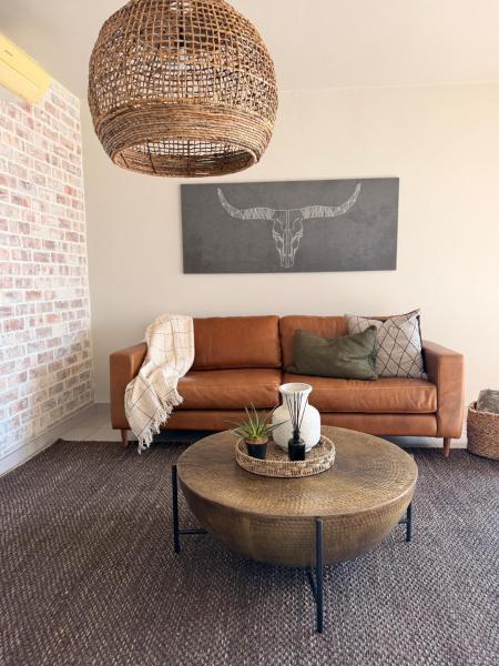 Wild Olive 34 Industrial Luxury Stay - Windhoek