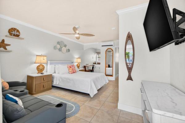 Coconut Villas Suite 5 - Redington Shores, FL