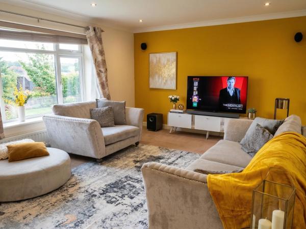 43 Mbr - Spacious 4 Bedroom House- Downley, High Wycombe - High Wycombe