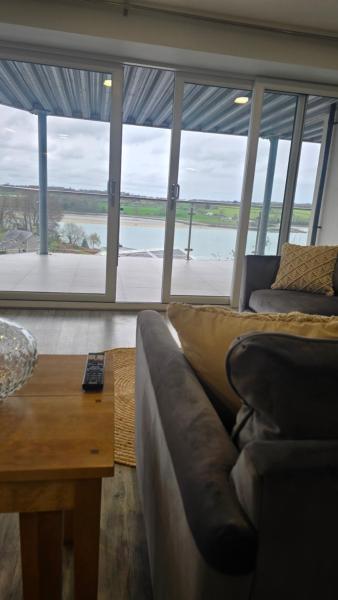 Melan - Menai View Apartment - Balcony Near Snowdonia - Bangor, UK