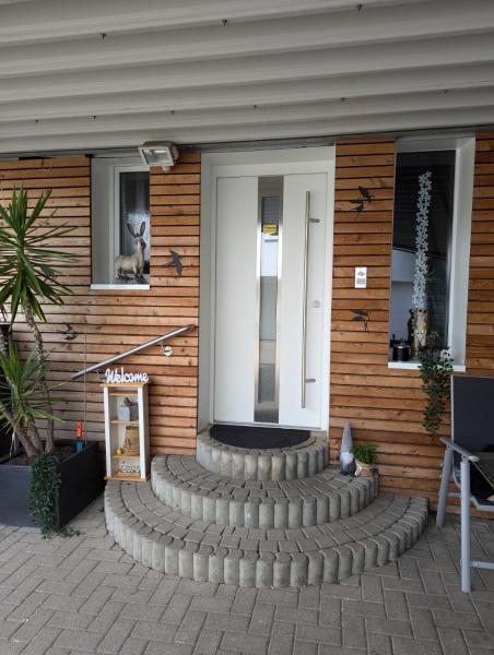 Gemütliches Zimmer In Der Modernen Ferienwohnung Schwalbennest Im Eg Rechts - Sachsenheim